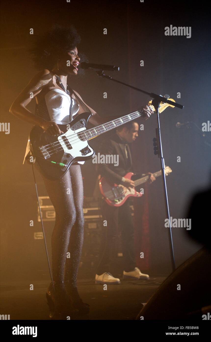 Singer bassist shingai shoniwa hi-res stock photography and images - Alamy