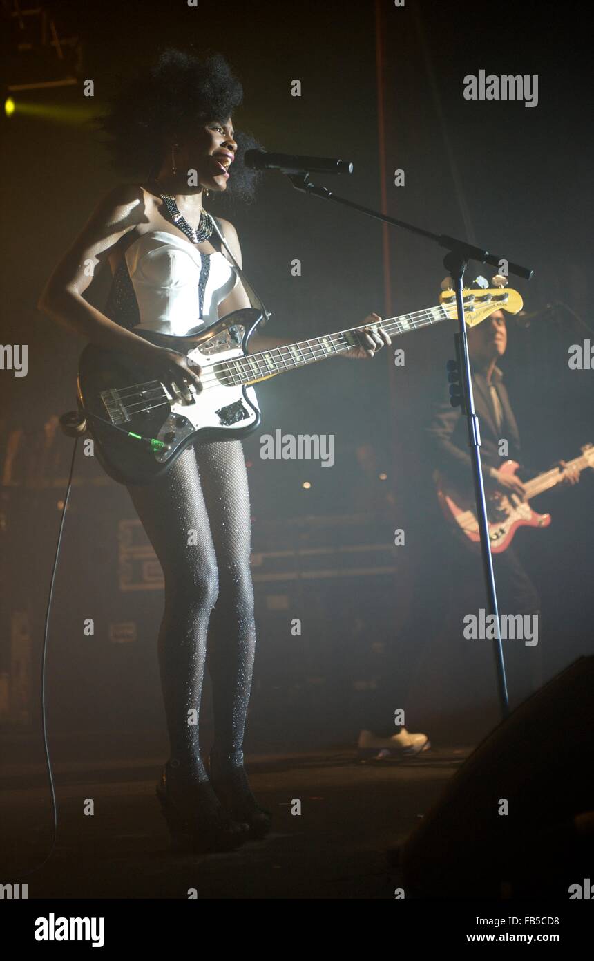 Singer bassist shingai shoniwa hi-res stock photography and images - Alamy