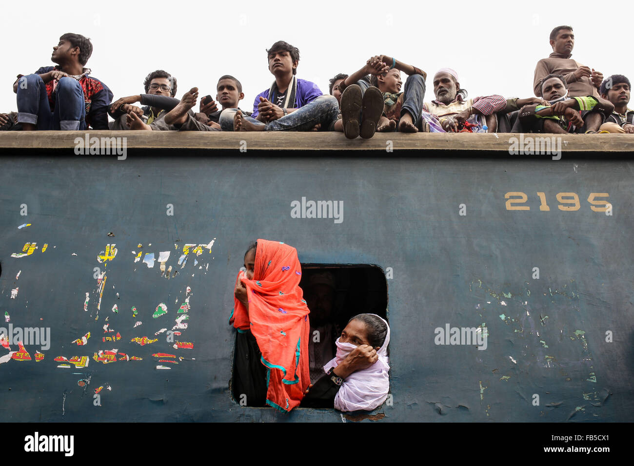 Dhaka, Bangladesh. 10th Jan, 2016. People gathered in Bishwa Istema ...
