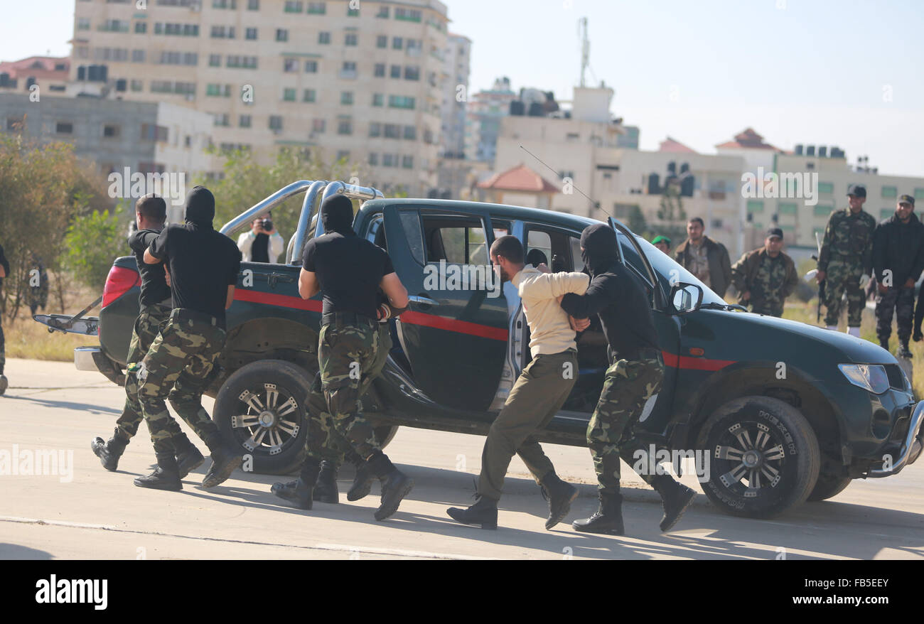 Gaza, Palestine. 10th Jan, 2016. Members of the Hamas-affiliated ...