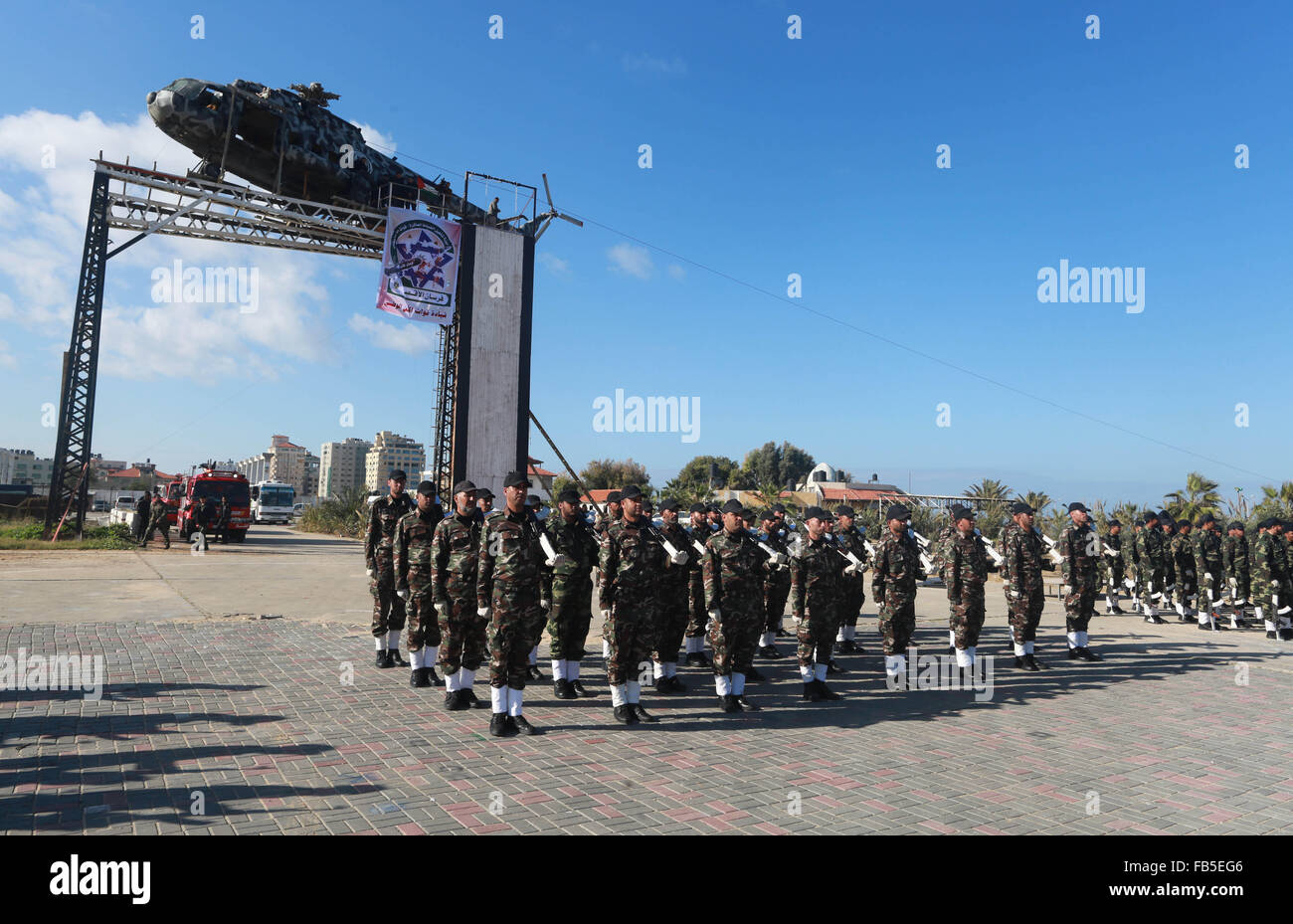 Members palestinian national security forces hi-res stock photography ...