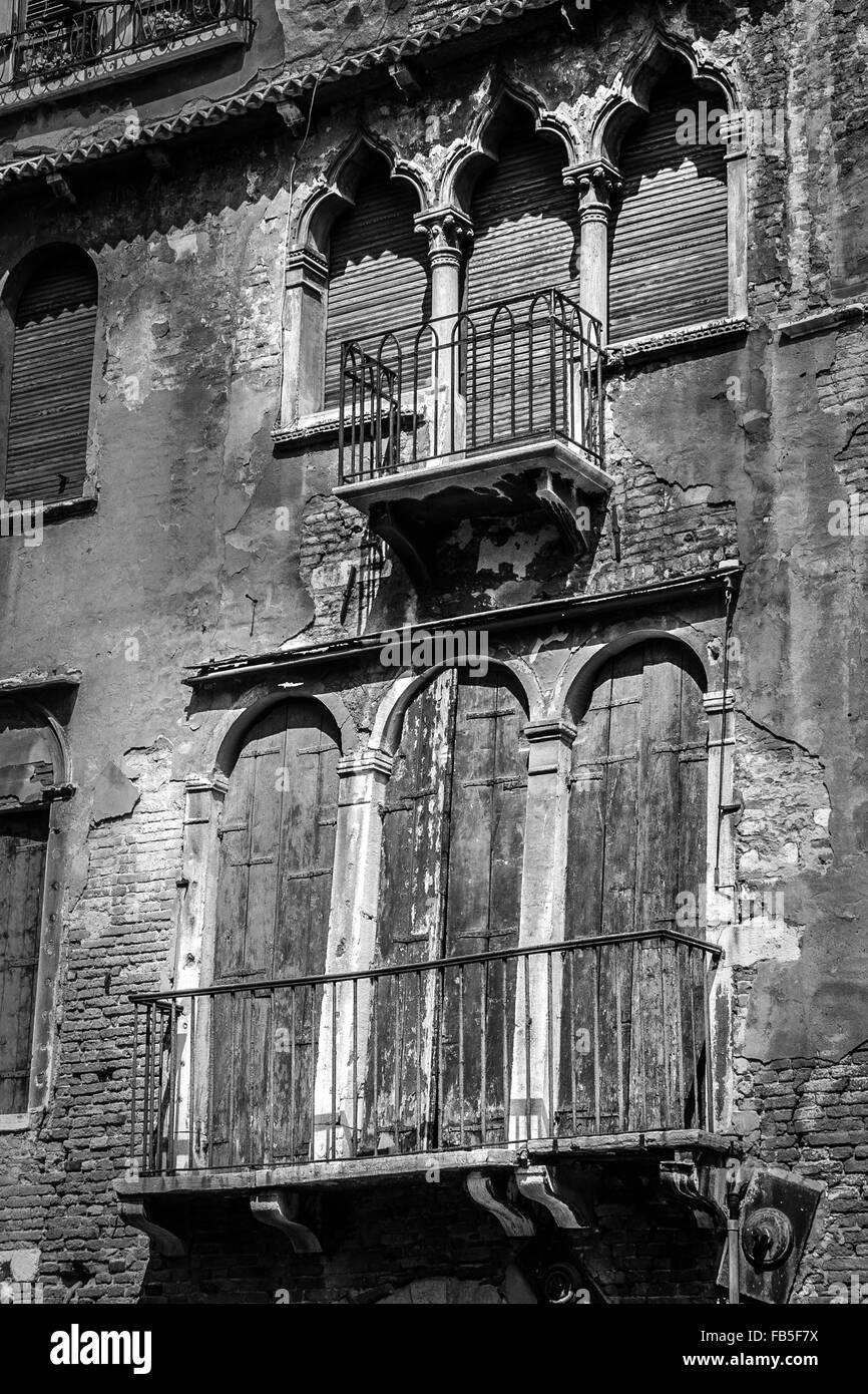 White vintage building in Black and White Stock Photos & Images - Alamy