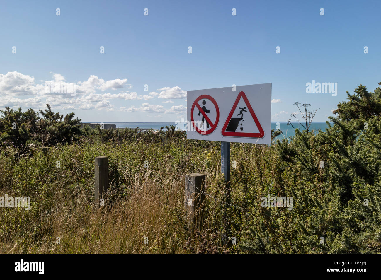 Cliff fall warning sign hi-res stock photography and images - Alamy