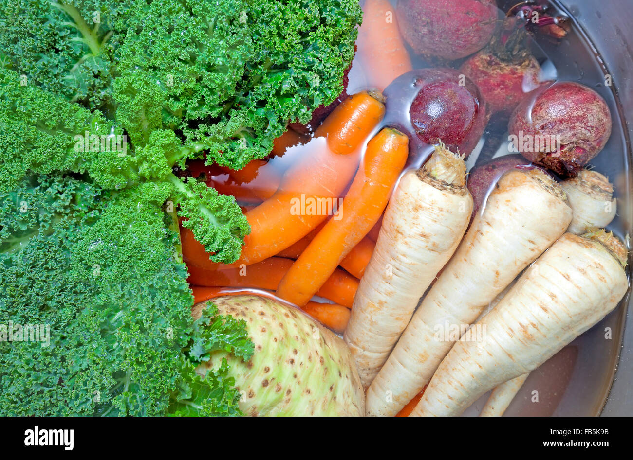 Wash vegetables in sink hi-res stock photography and images - Alamy