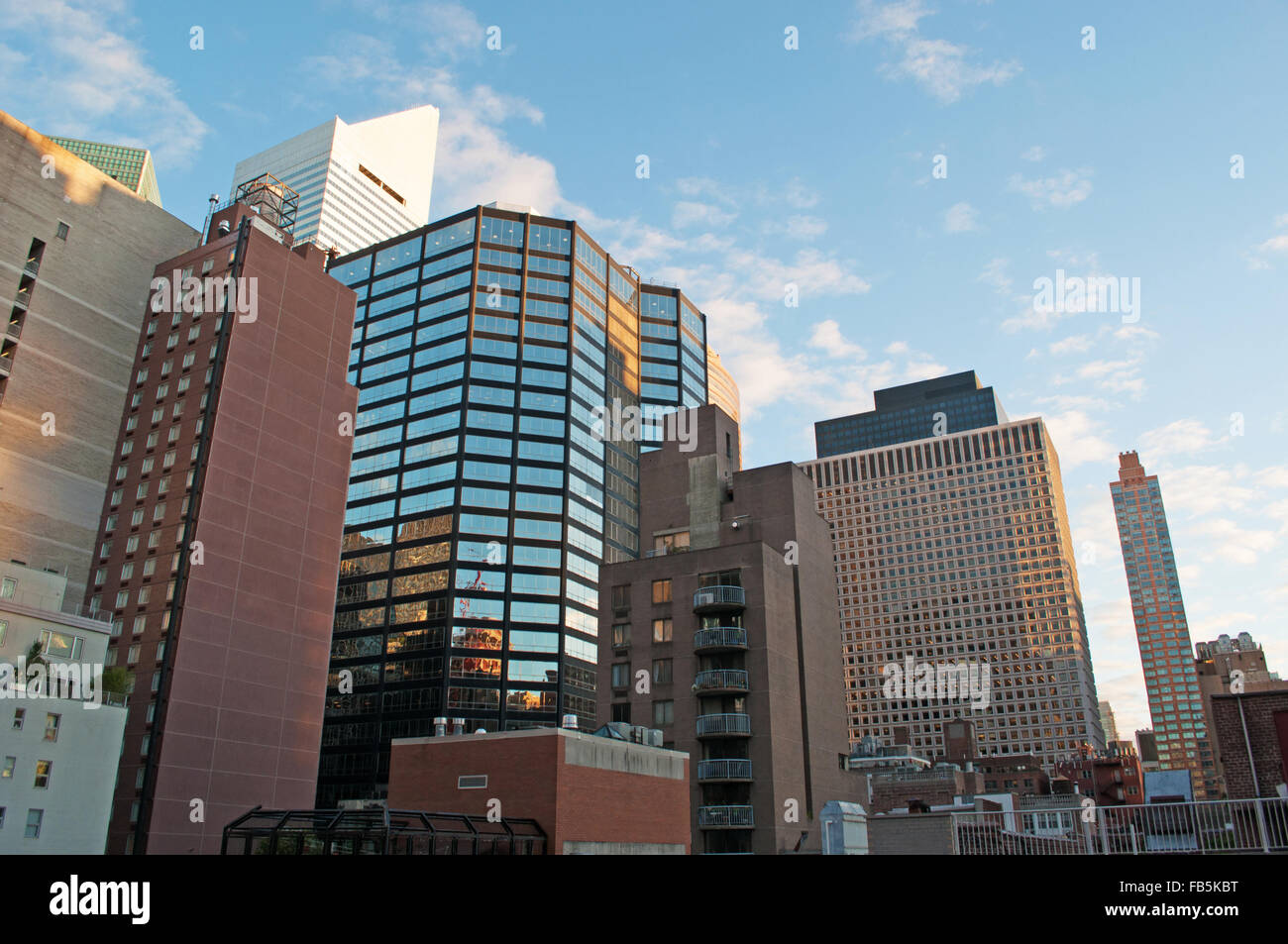 Big buildings new york hi-res stock photography and images - Alamy