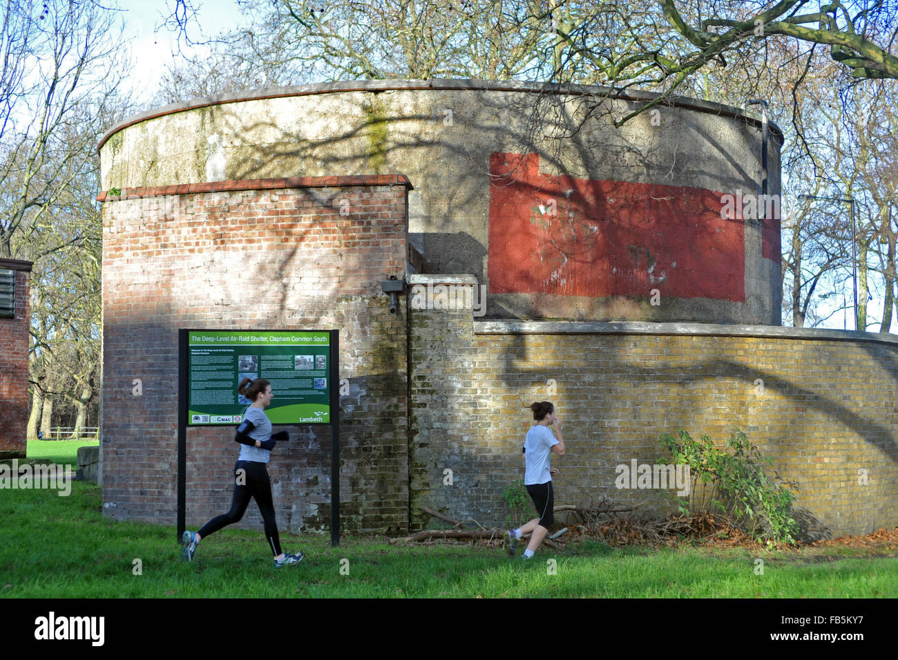 London deep level shelters hi-res stock photography and images - Alamy