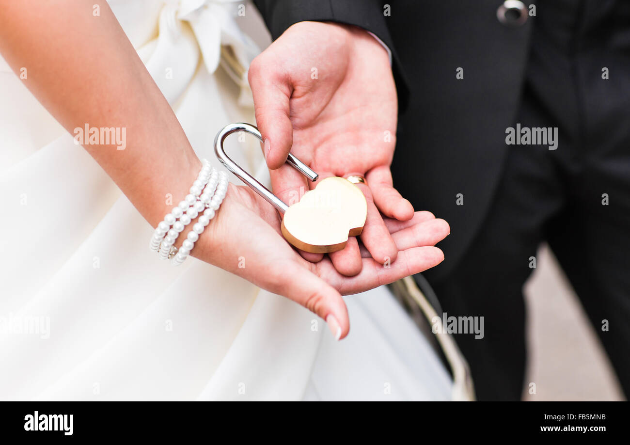 the lock in hands of newlyweds Stock Photo - Alamy