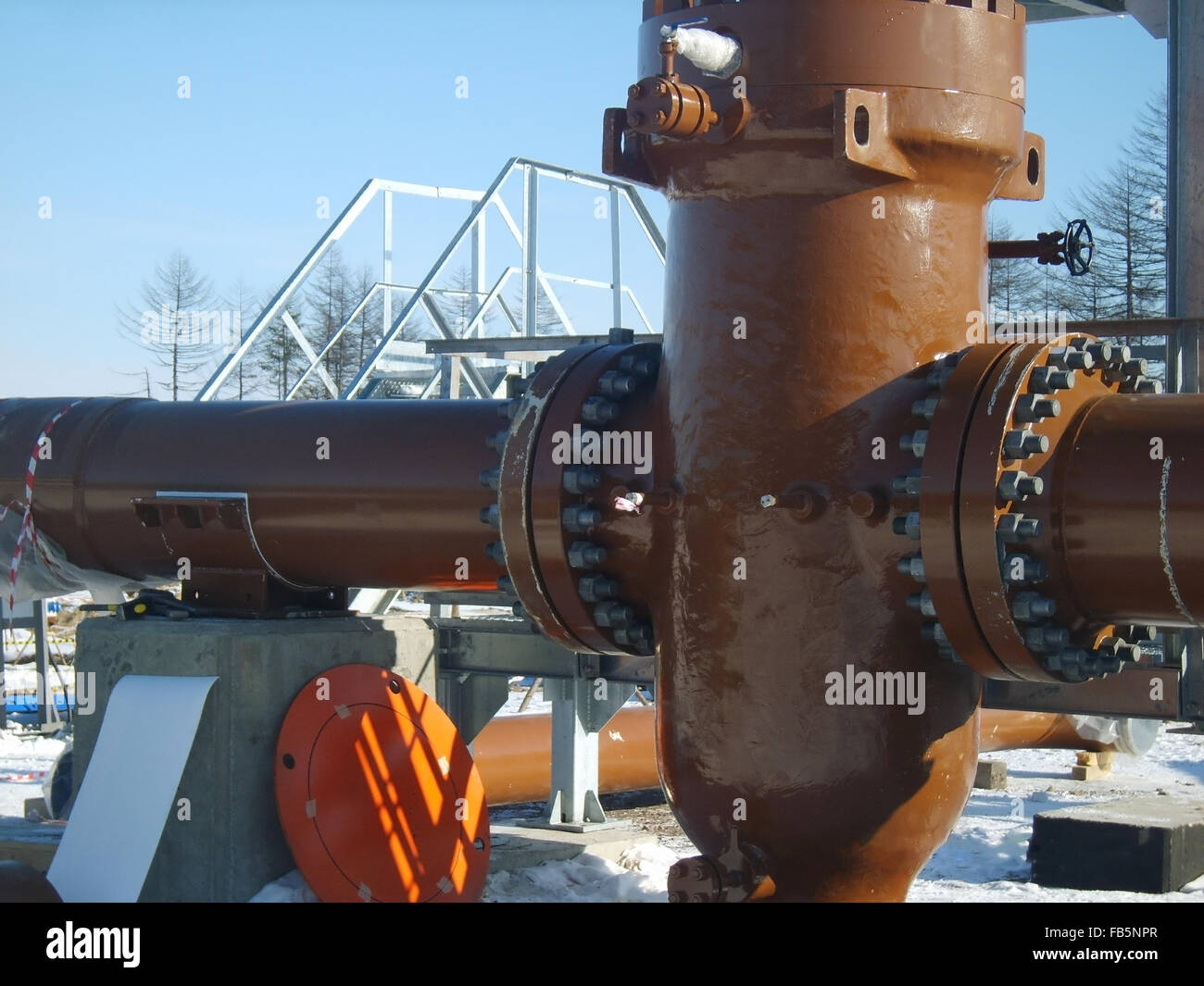 Latch on the pipeline with the electric drive Stock Photo - Alamy