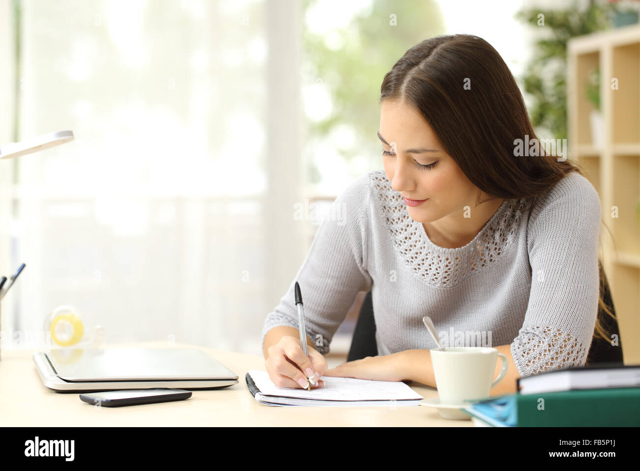 Person taking notes with people hi-res stock photography and images - Alamy