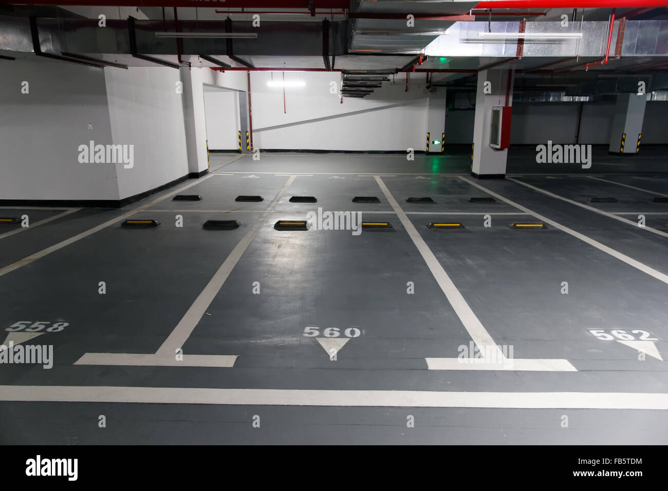Empty underground parking lot Stock Photo - Alamy