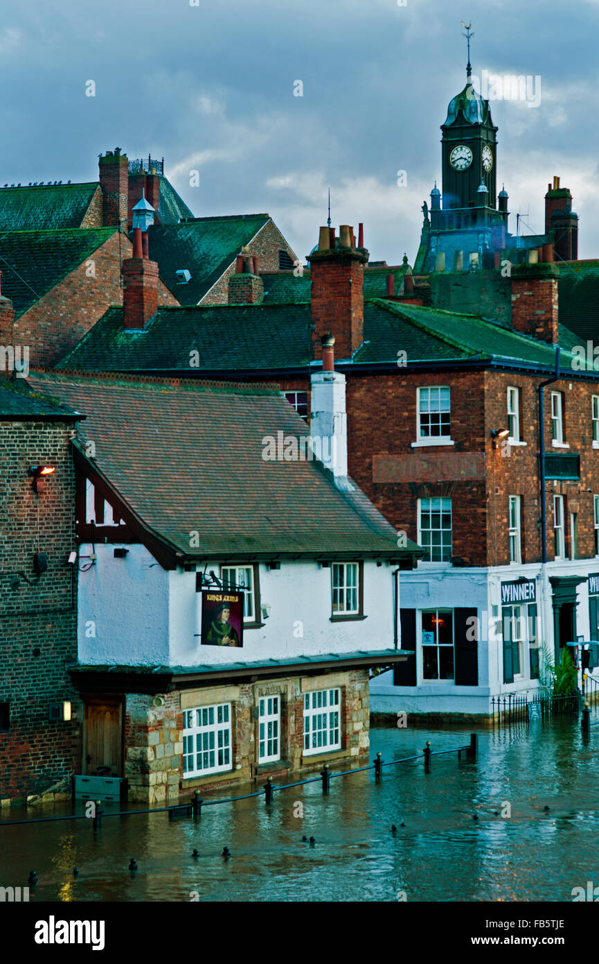 River Ouse flooding the Kings Arms, York Stock Photo - Alamy