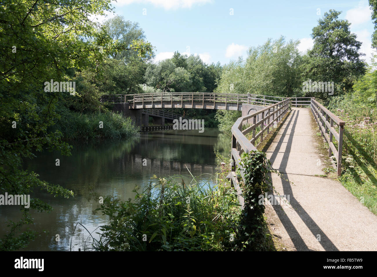 Footbridge over River Kennet near Midgham West Berkshire -1 Stock Photo ...
