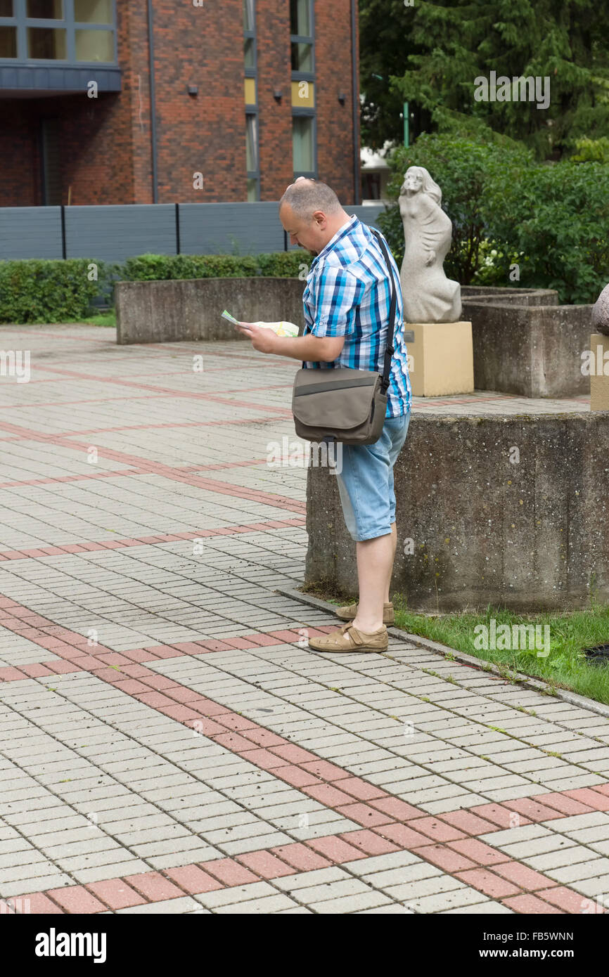 the man the tourist looks round in the unfamiliar city Stock Photo - Alamy