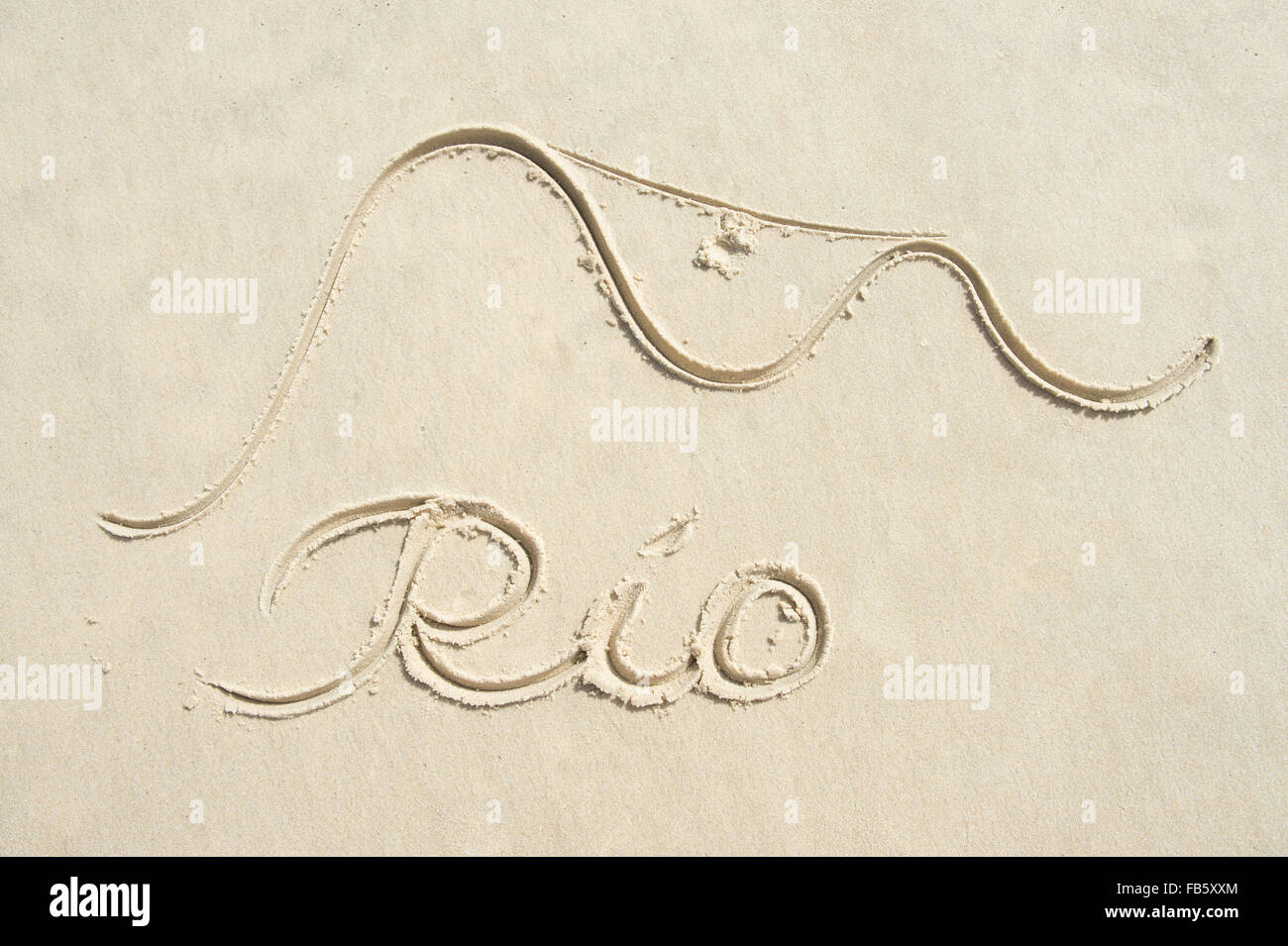 Rio de Janeiro message on the beach with iconic shape of Sugarloaf Pão ...