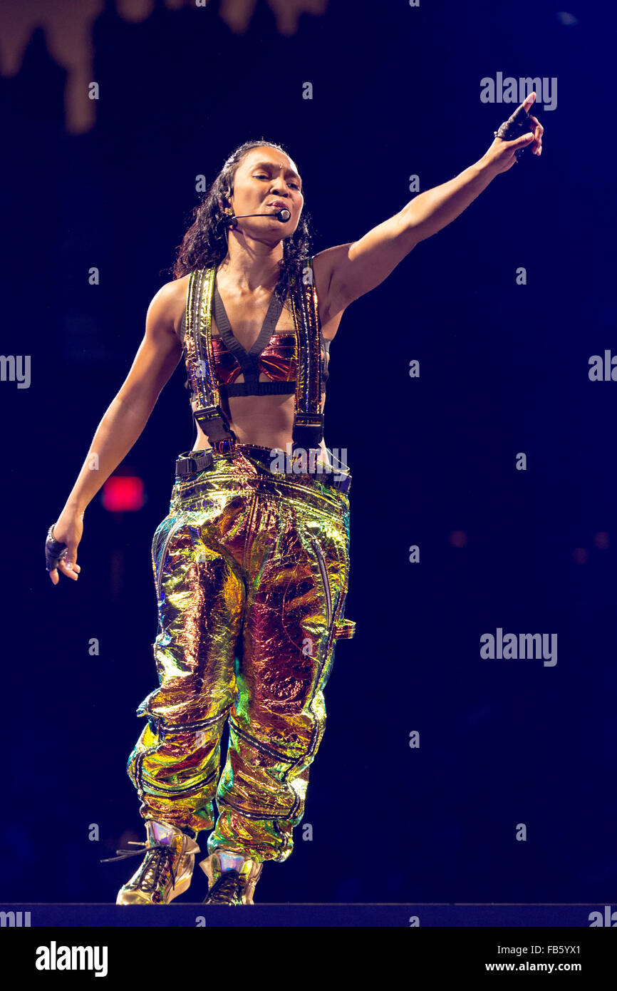 Rosemont, Illinois, USA. 23rd May, 2015. Singer ROZONDA THOMAS (aka ...