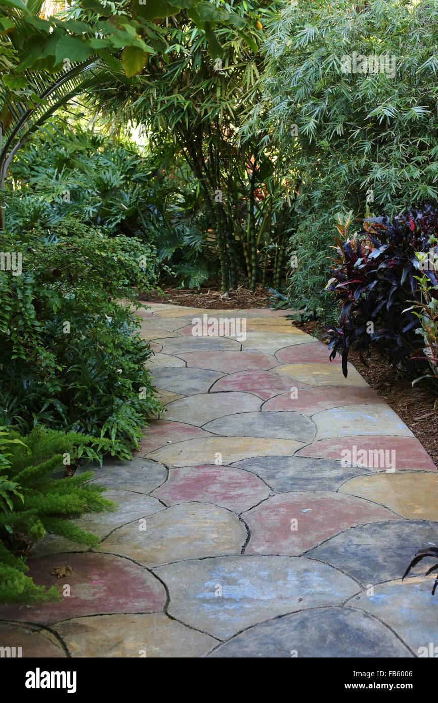 Path in sunken gardens hi-res stock photography and images - Alamy