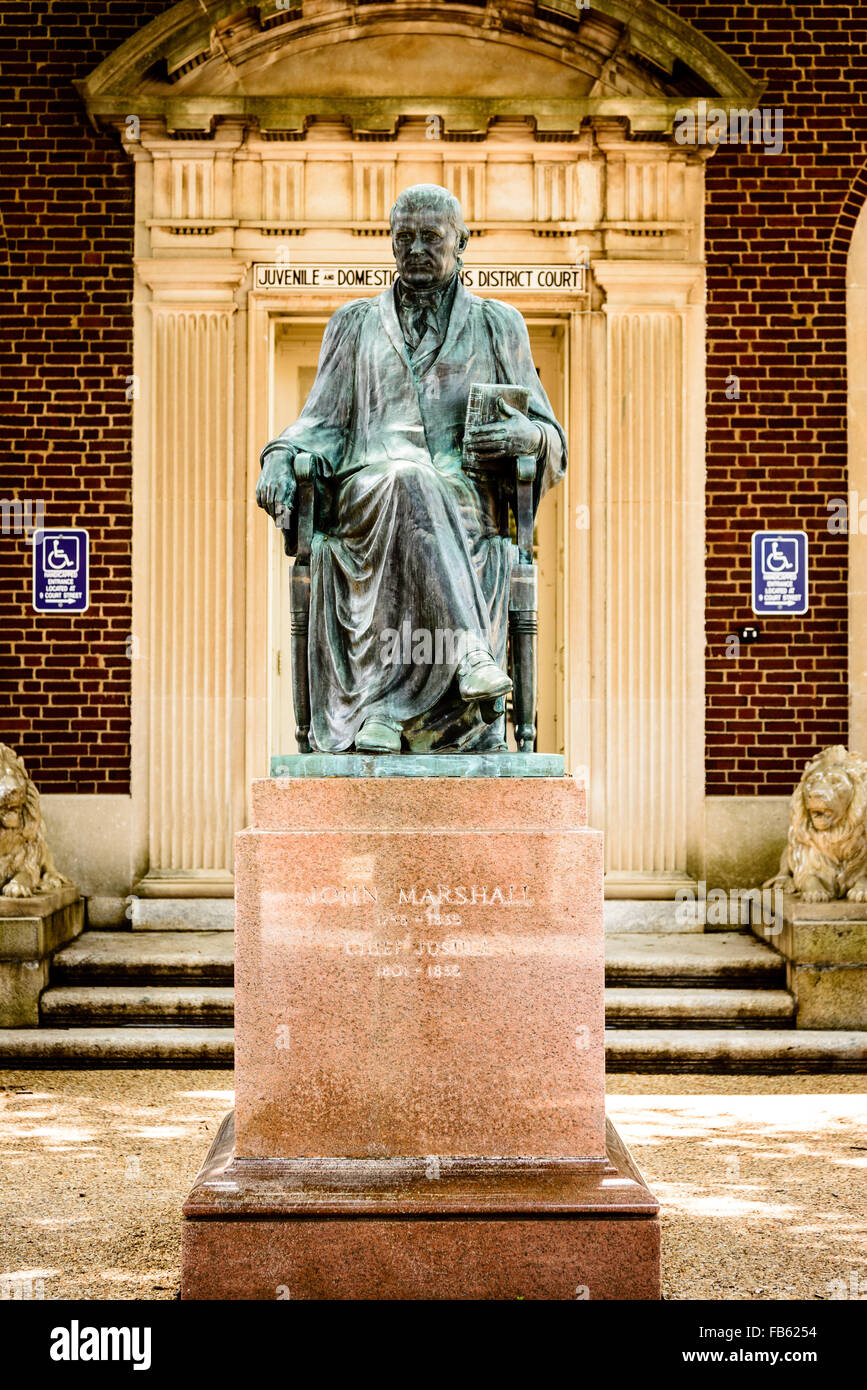 John marshall statue supreme court hi-res stock photography and images ...