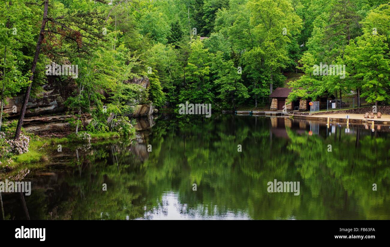 Gorgeous panorama of Arch Lake with boathouse and beach in Pickett ...