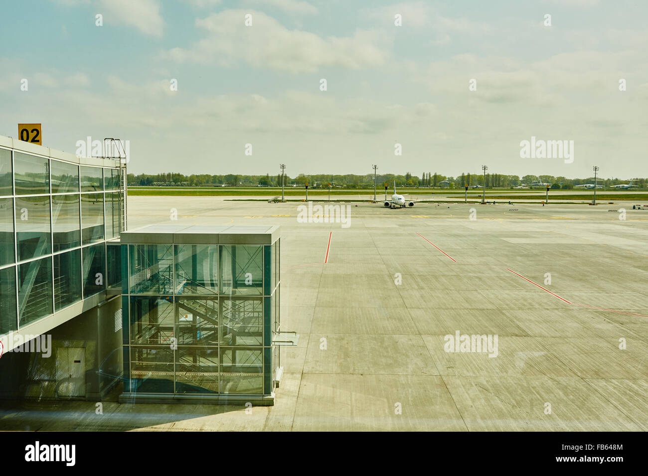 Airplane at the terminal gate ready for takeoff Stock Photo - Alamy