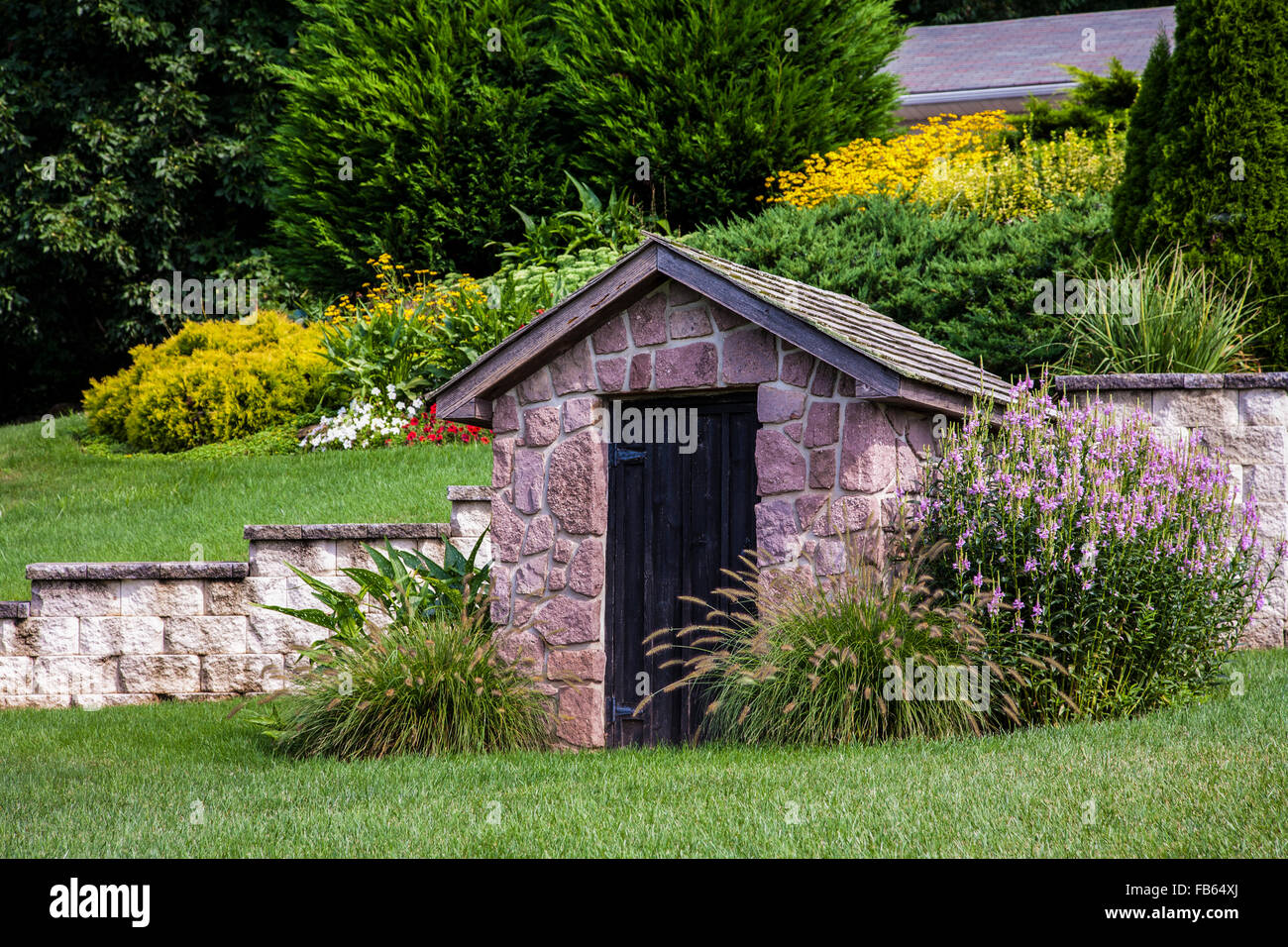 Stone spring house hi-res stock photography and images - Alamy