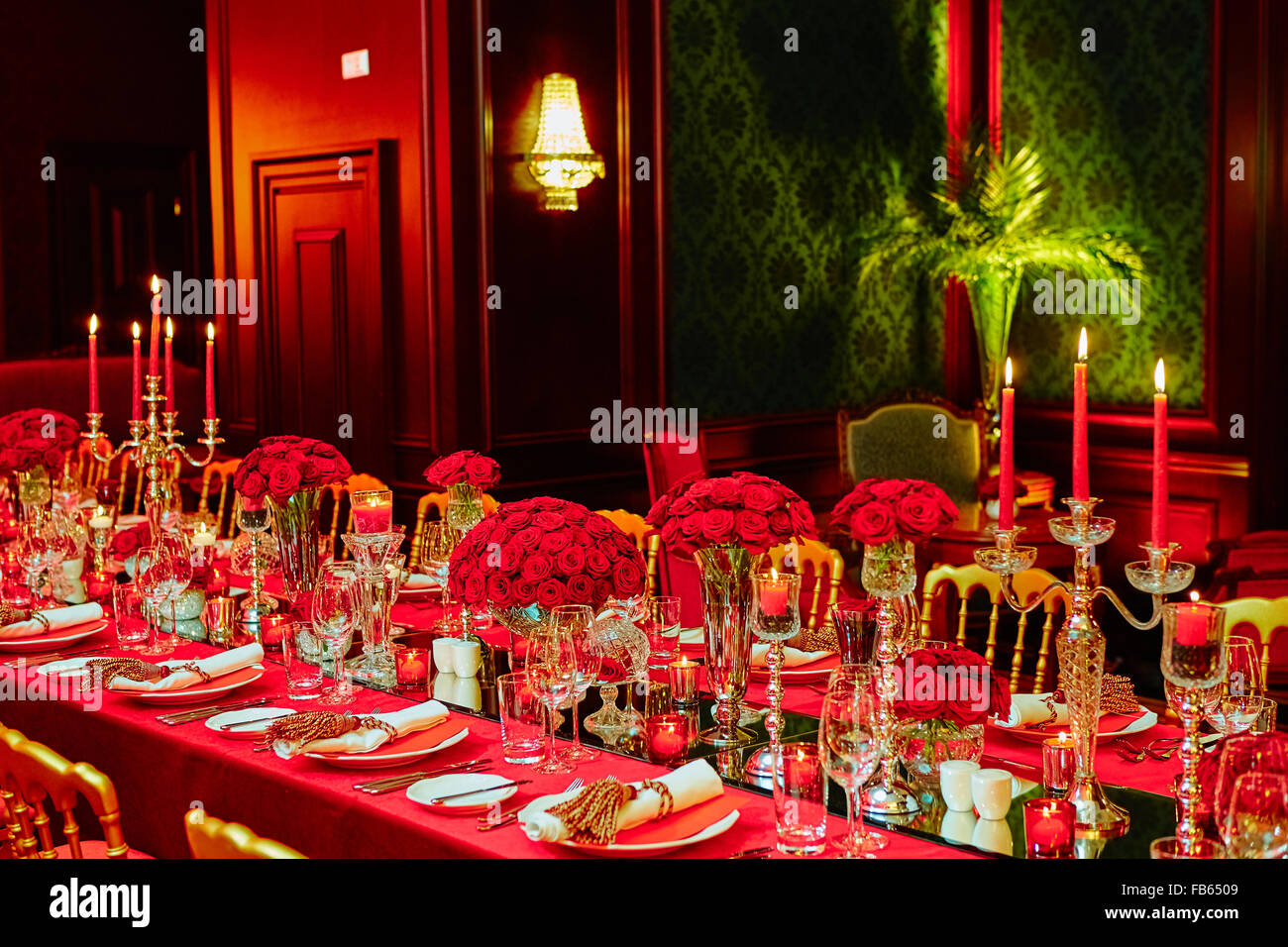 Table set for wedding or another catered event dinner Stock Photo - Alamy