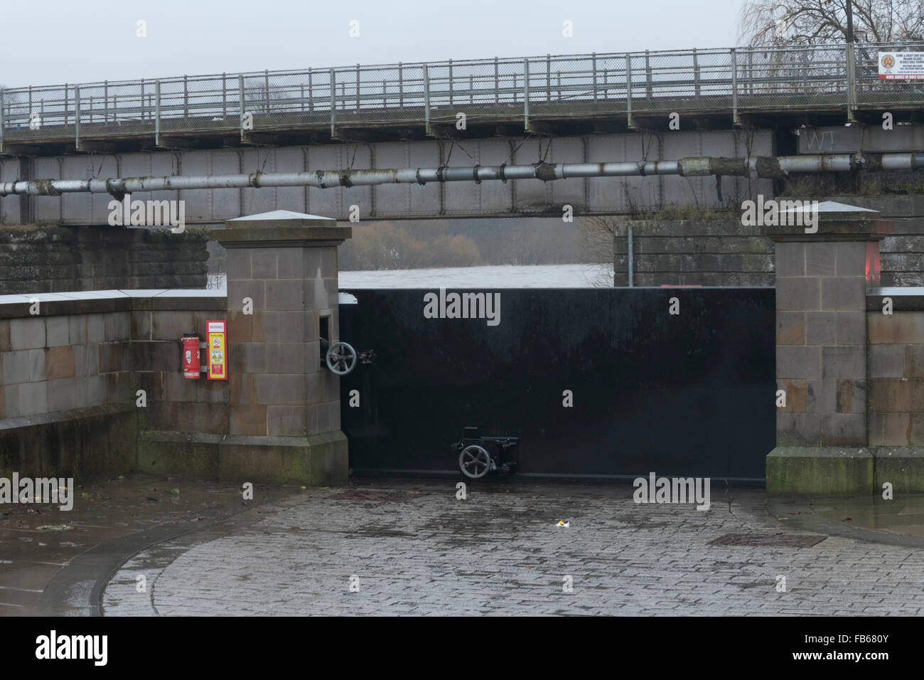 Flood gate in operation,Tay Street, Perth Stock Photo - Alamy