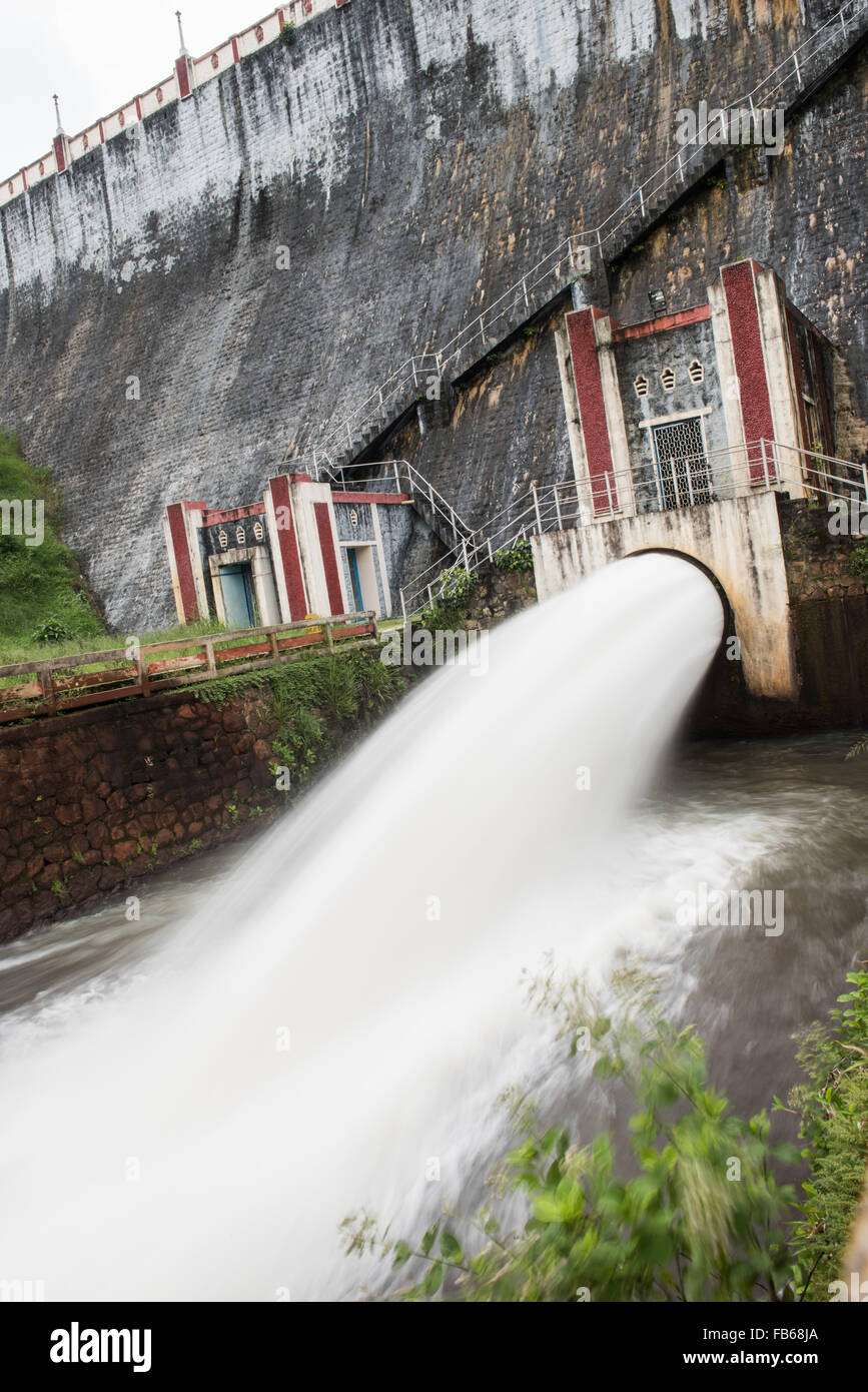 Water rushing through dam hi-res stock photography and images - Alamy