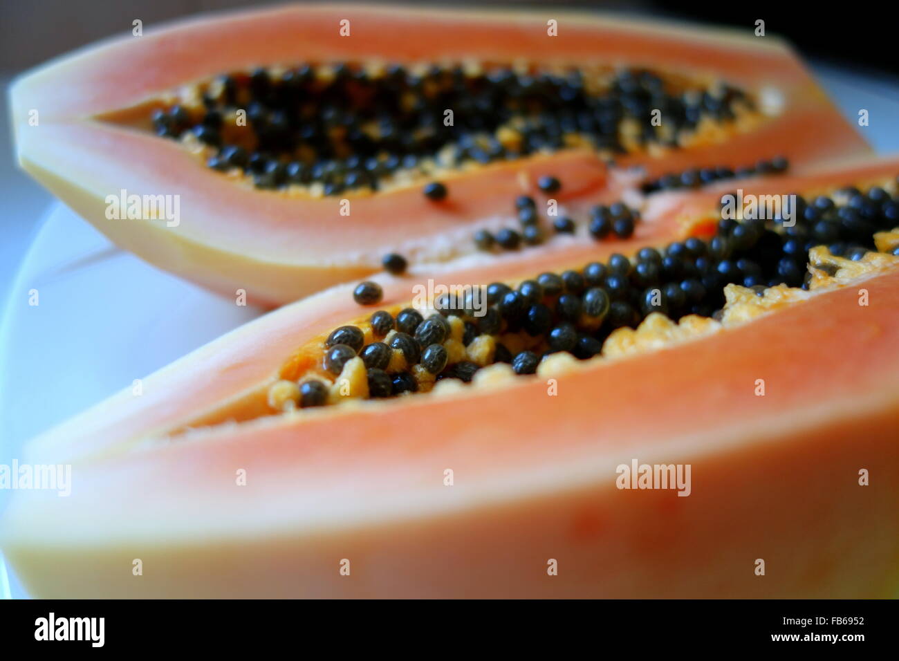 Papaya cut in half Stock Photo - Alamy
