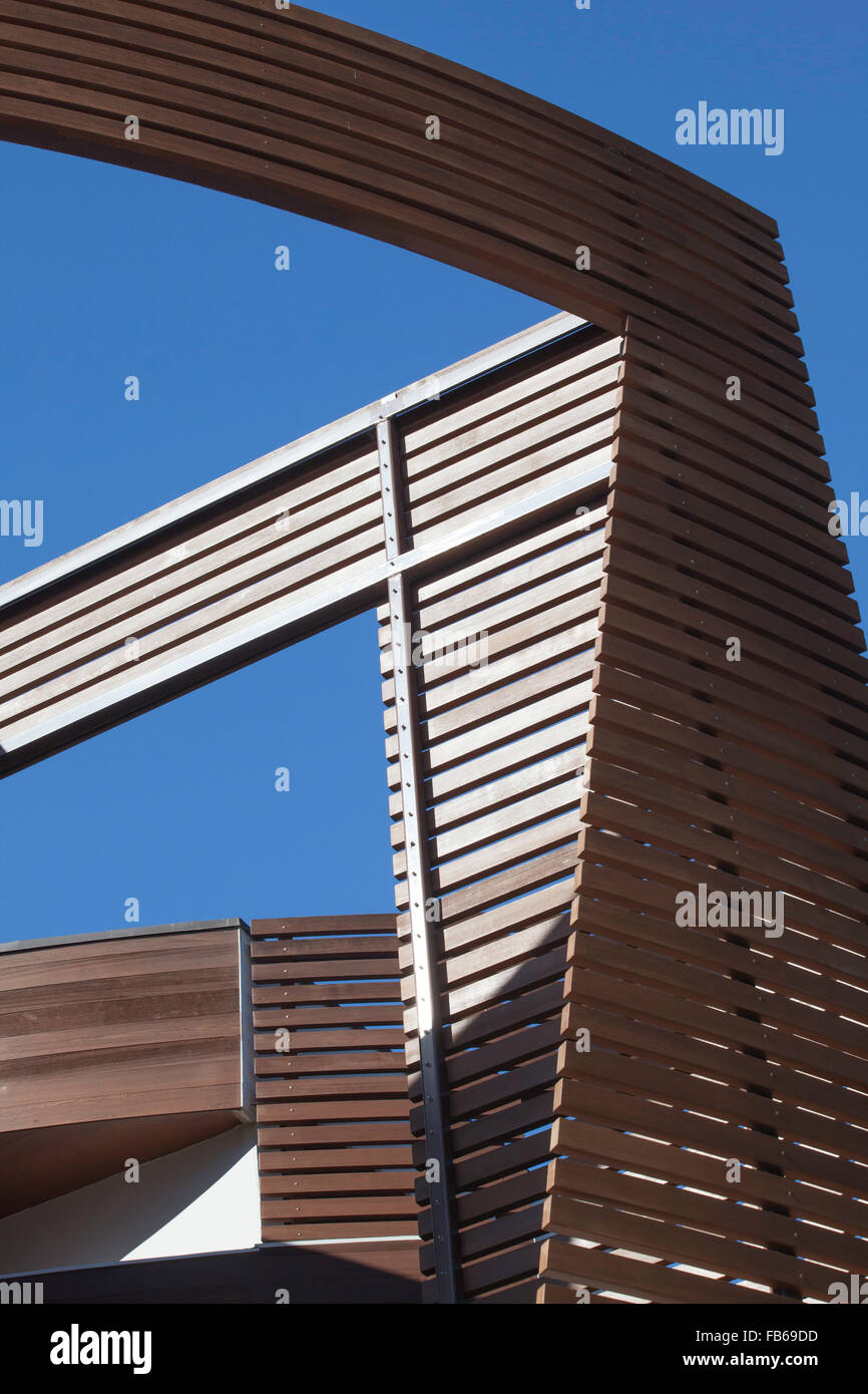 Vertical and horizontal line details in architecture on a building ...