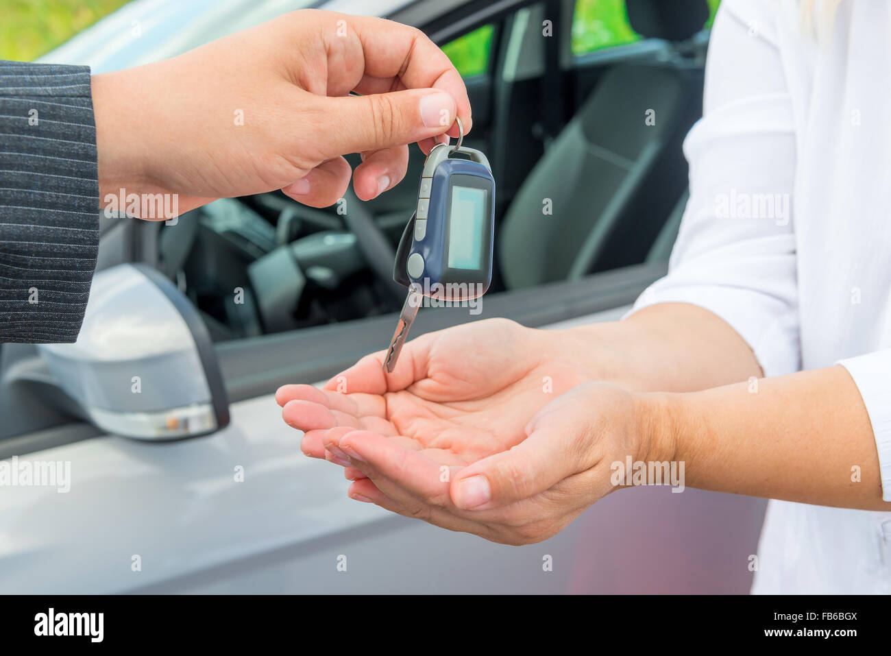 Car keys hands hi-res stock photography and images - Alamy
