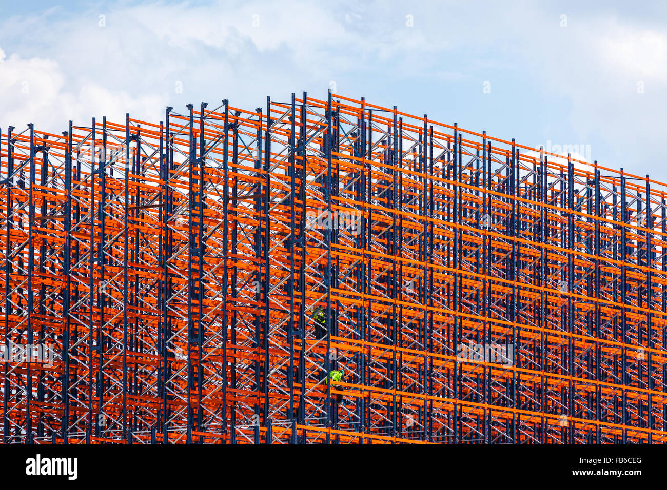 Red metal beams hi-res stock photography and images - Alamy