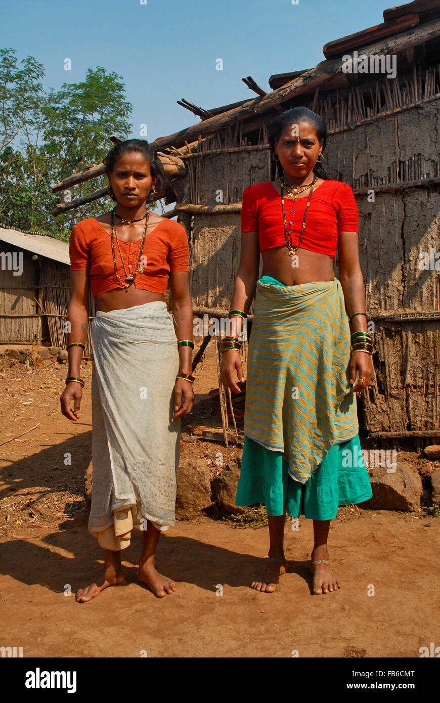 Ma Thakar tribe, Maharashtra, Women Stock Photo - Alamy