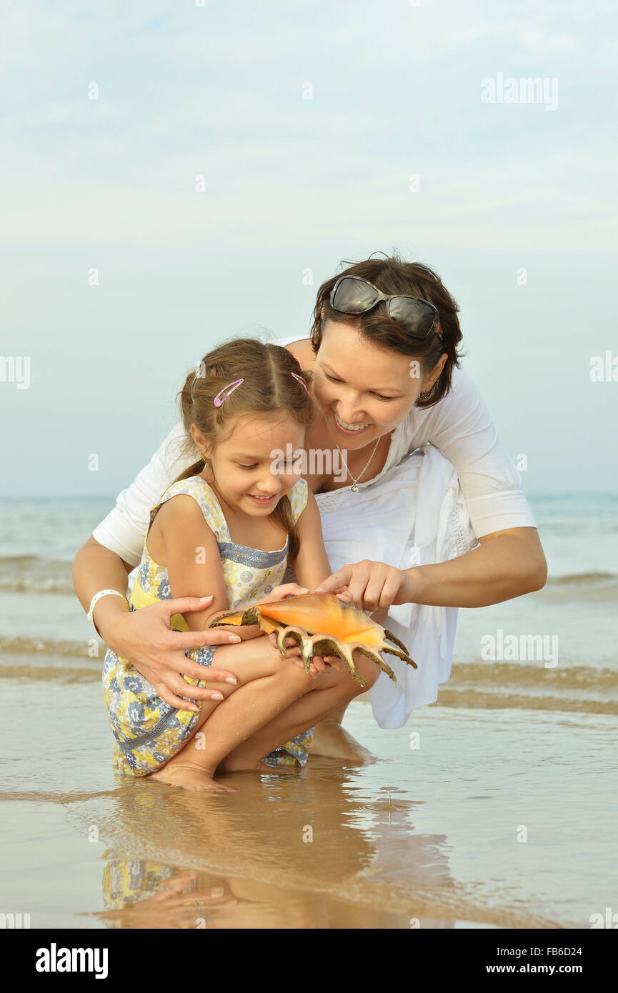 Girl with shell hi-res stock photography and images - Alamy