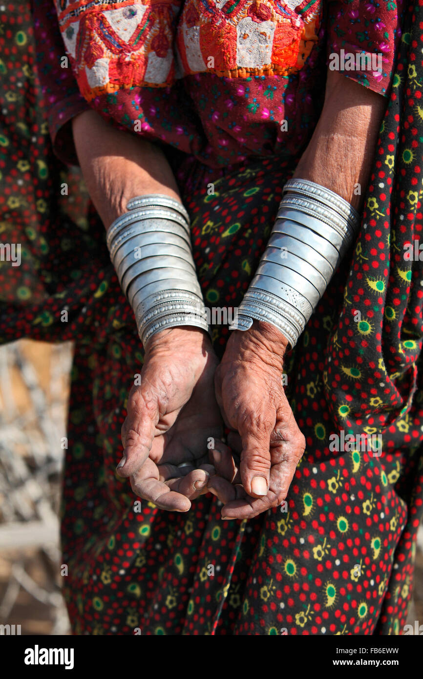Fakirani Jat tribe, Medi Village, Traditional silver bangles, Kutch ...
