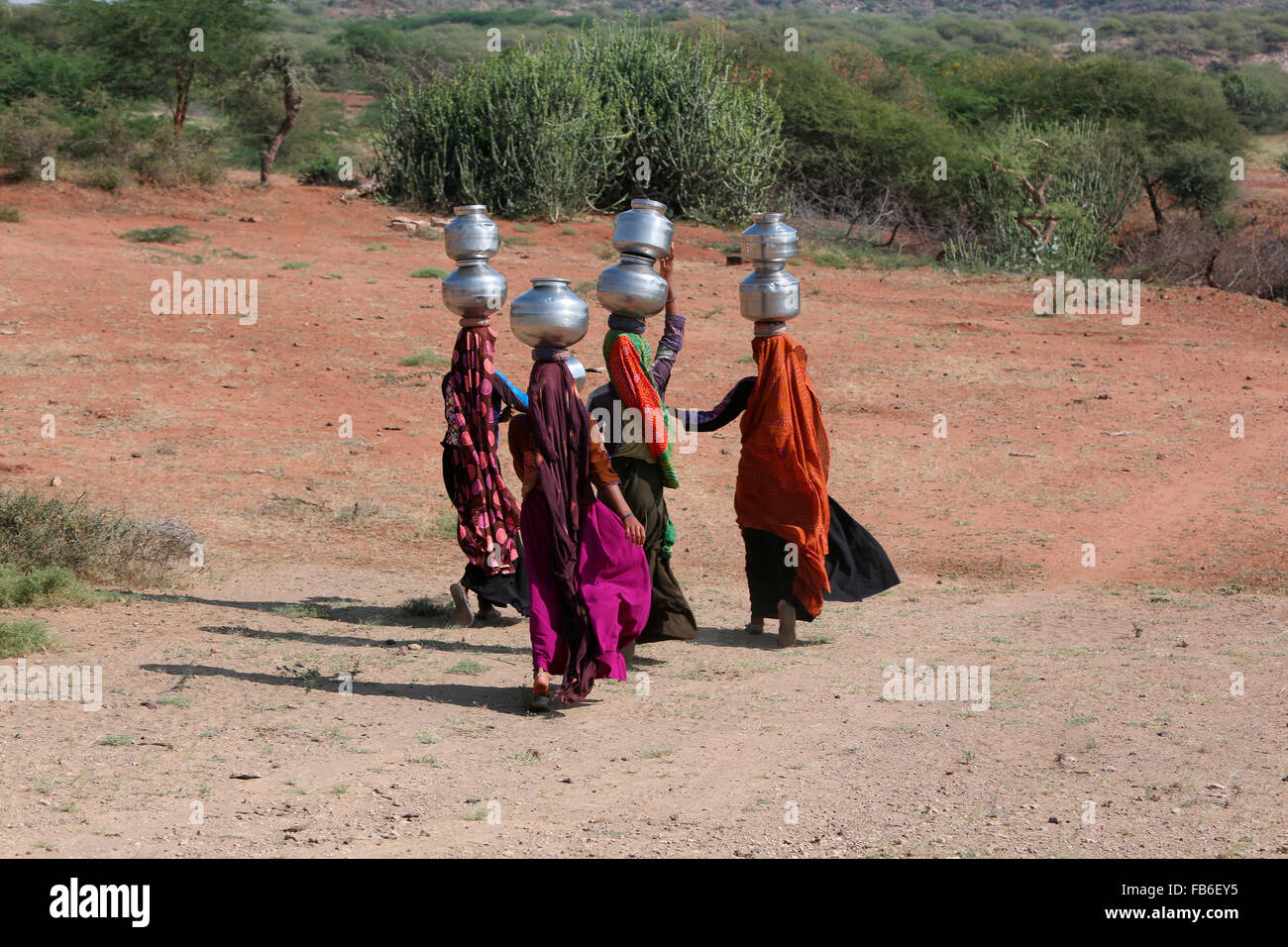 Dhebaria Rabari, Woman carrying water pots, Kutch District, Gujarat ...