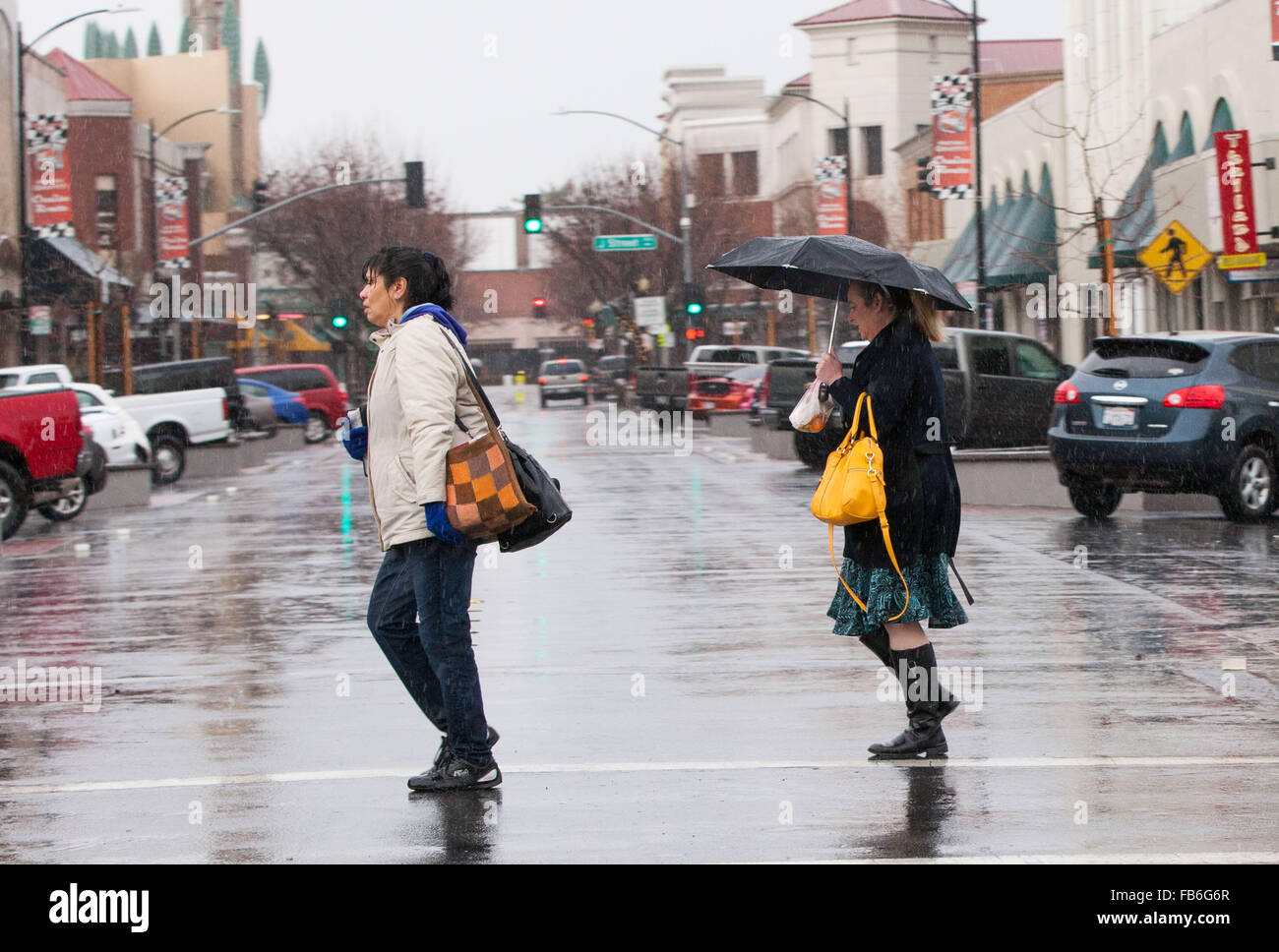 Modesto, CA, USA. 11th Jan, 2016. People cross at 10th and I street in ...