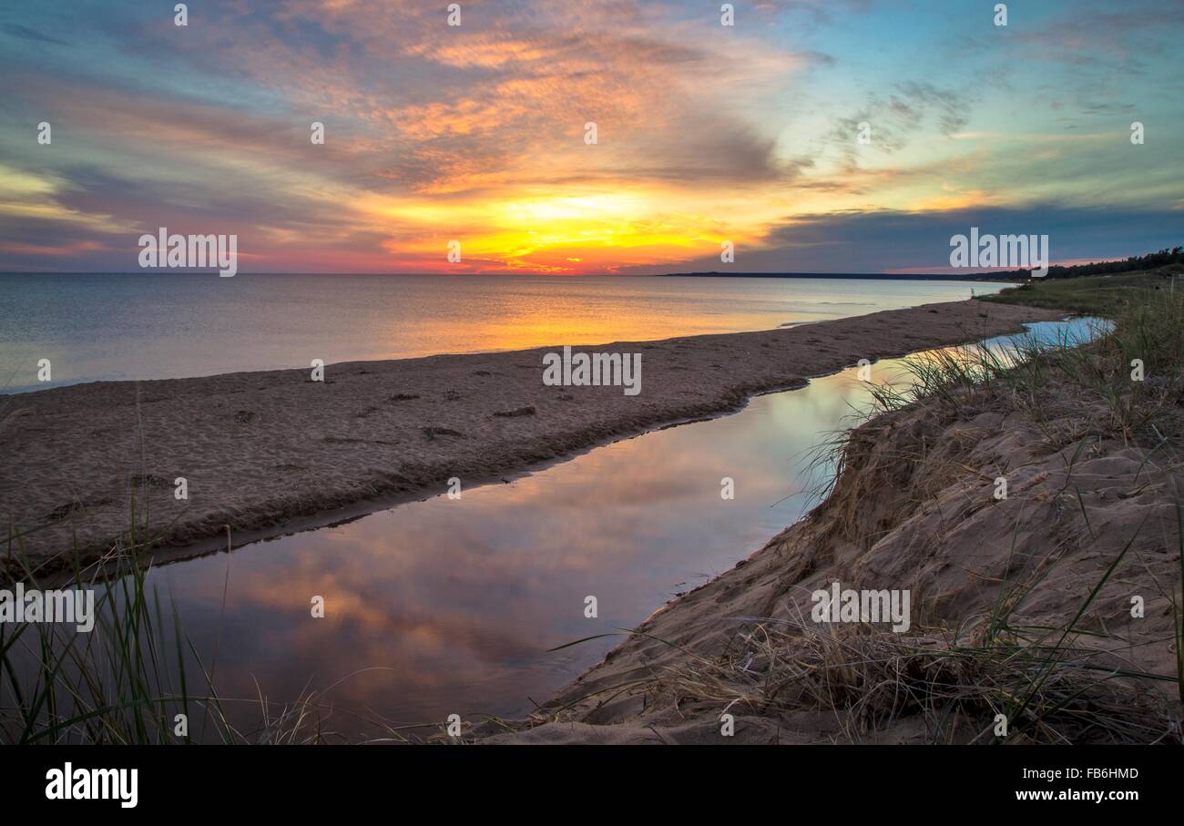 Beaches in the upper peninsula of michigan hi-res stock photography and ...