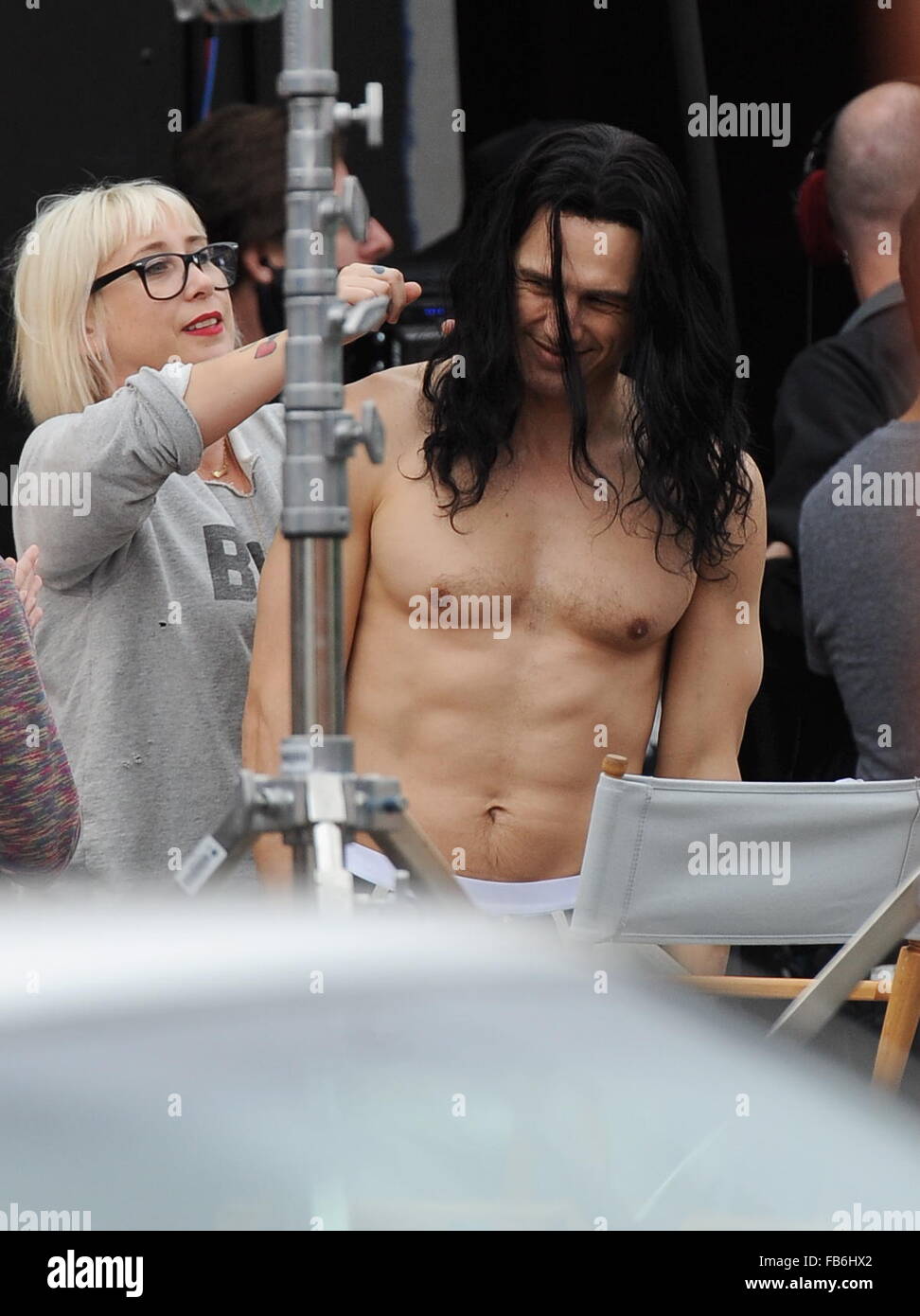 Actor James Franco shows off his incredible ripped abs while filming a ...