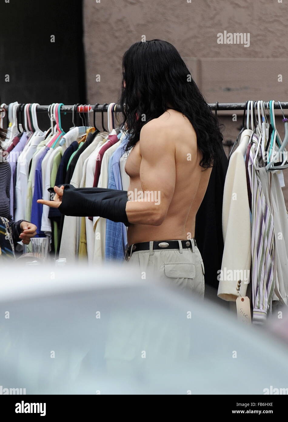 Actor James Franco shows off his incredible ripped abs while filming a ...
