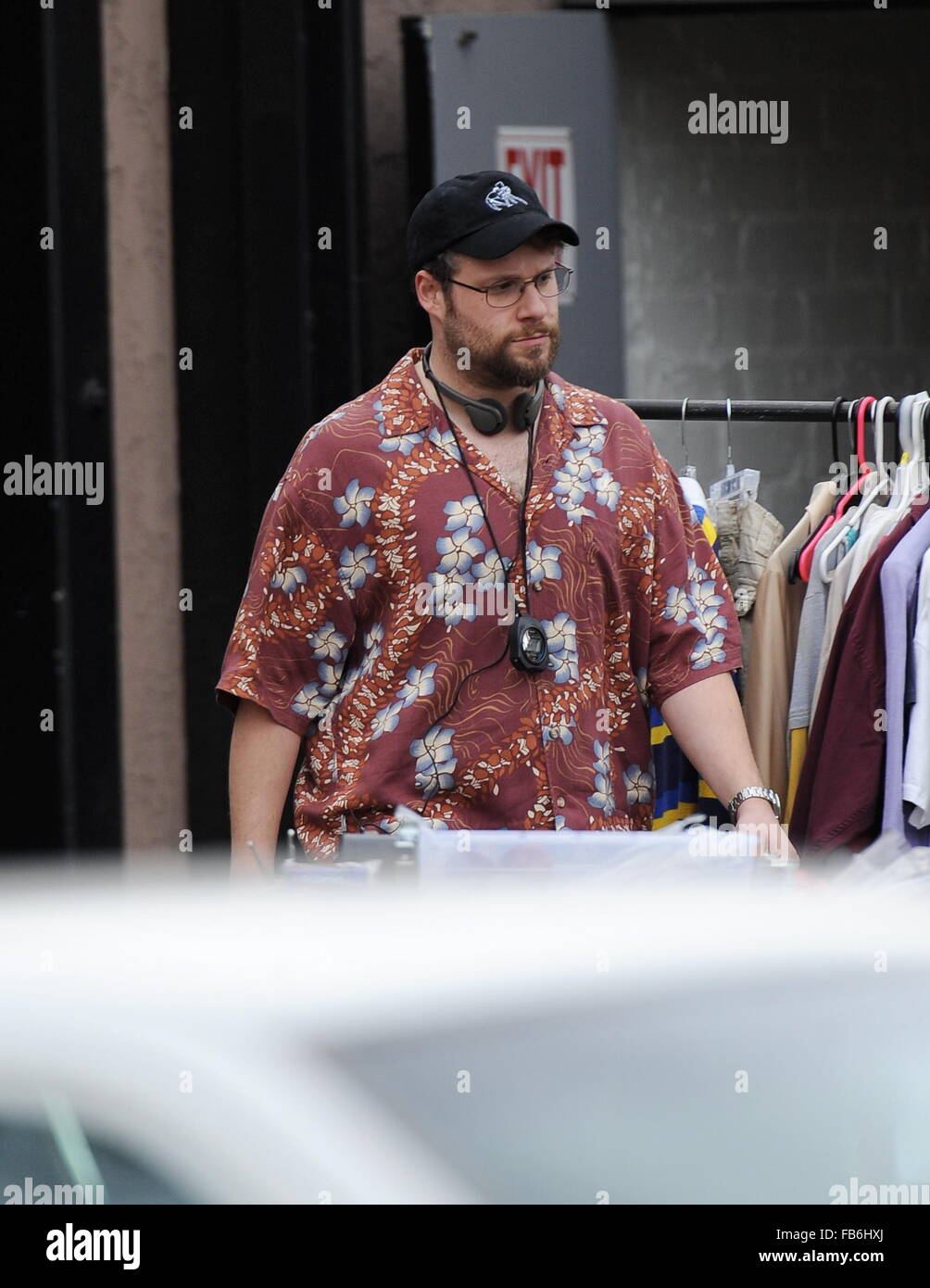 Actor James Franco shows off his incredible ripped abs while filming a ...