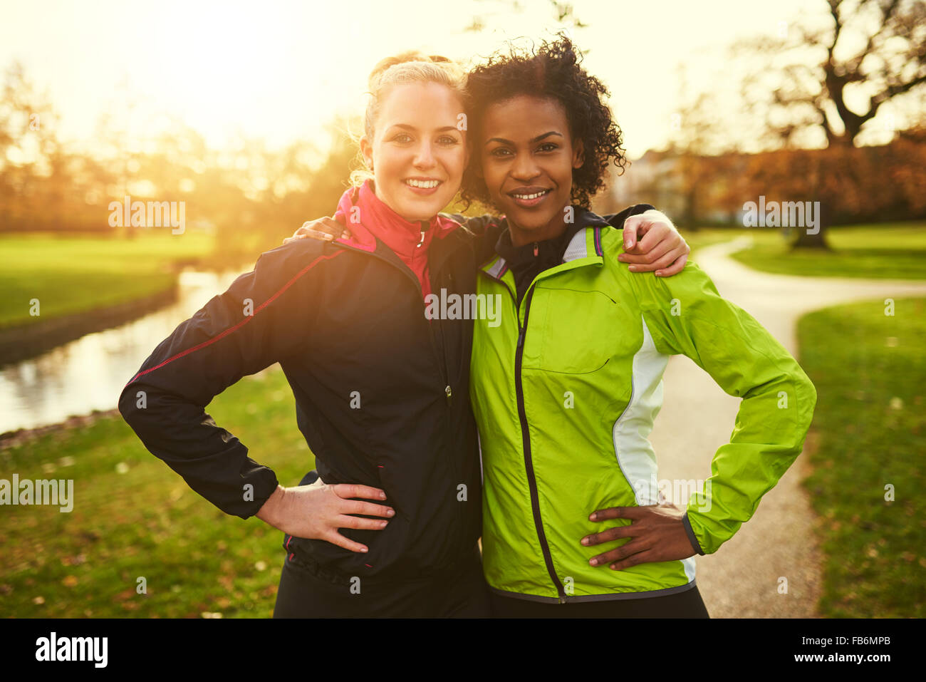 Athletes hugging hi-res stock photography and images - Alamy