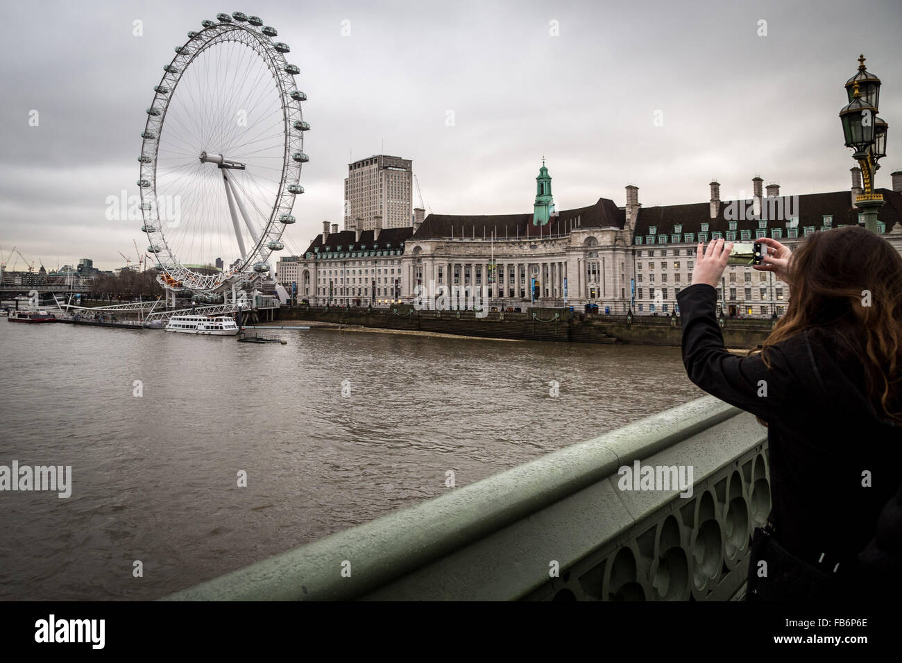 London, UK. 11th January, 2016. London Eye closed for annual ...
