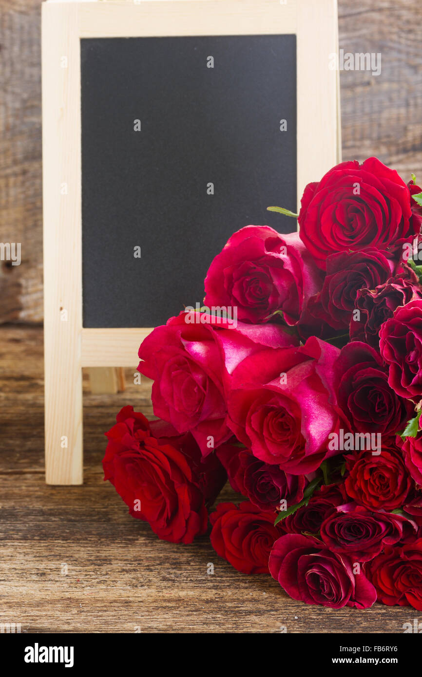 Pile of red roses hi-res stock photography and images - Alamy