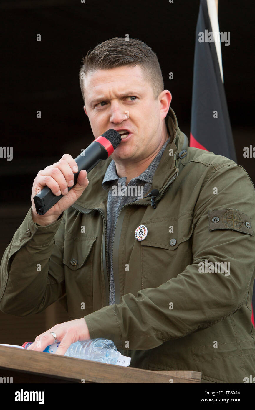 Tommy Robinson (* 1983 in Luton; buergerlich Stephen Yaxley-Lennon) ist ...