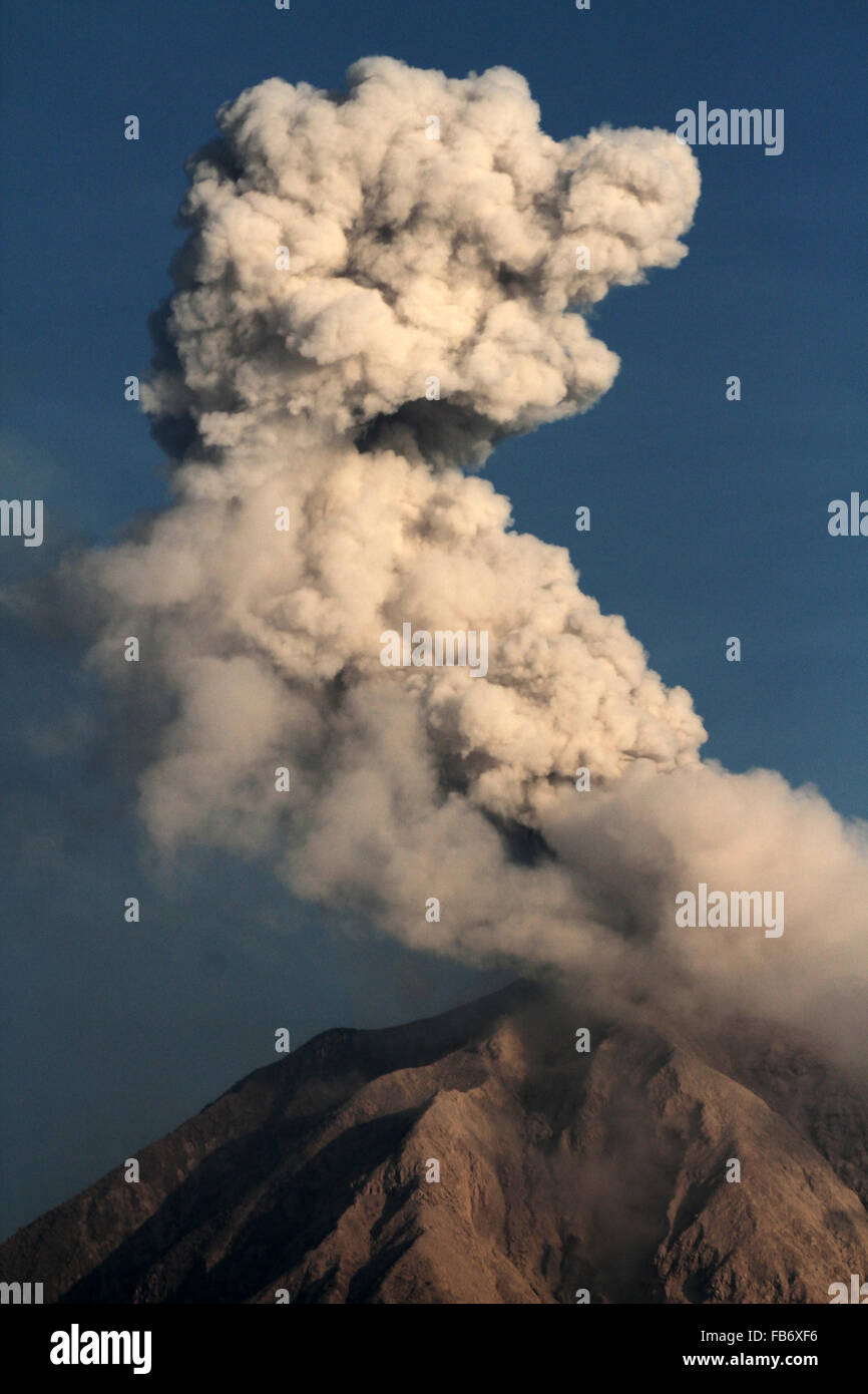 Ring of fire volcanoes hi-res stock photography and images - Alamy