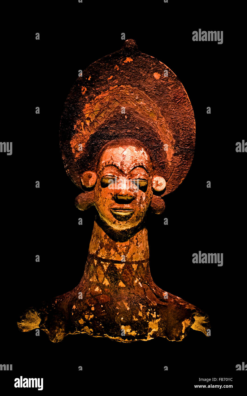 Polychrome statues hi-res stock photography and images - Alamy