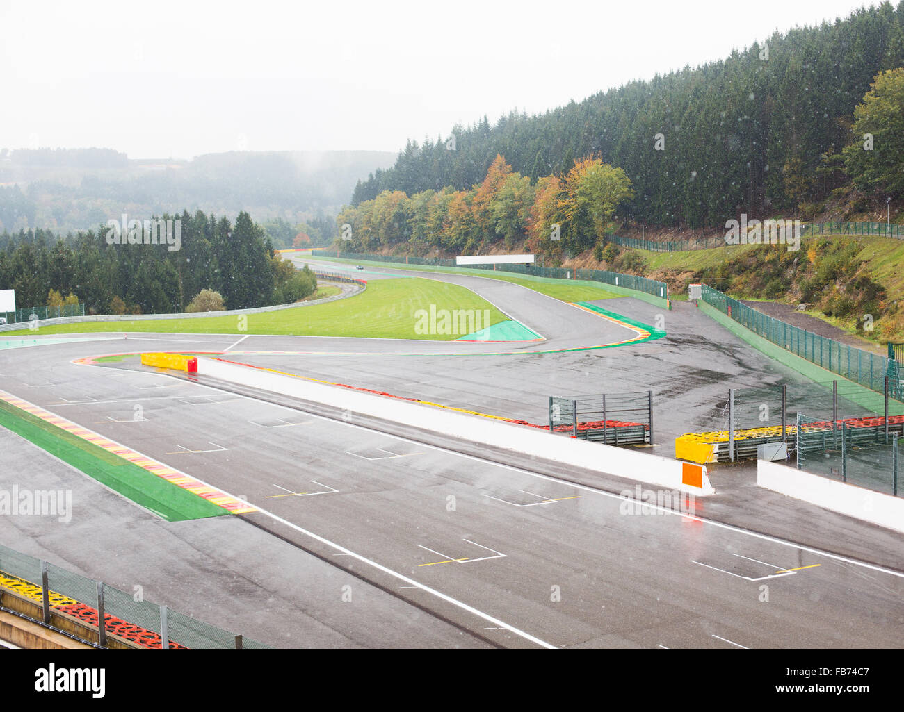 Wet race track hi-res stock photography and images - Alamy