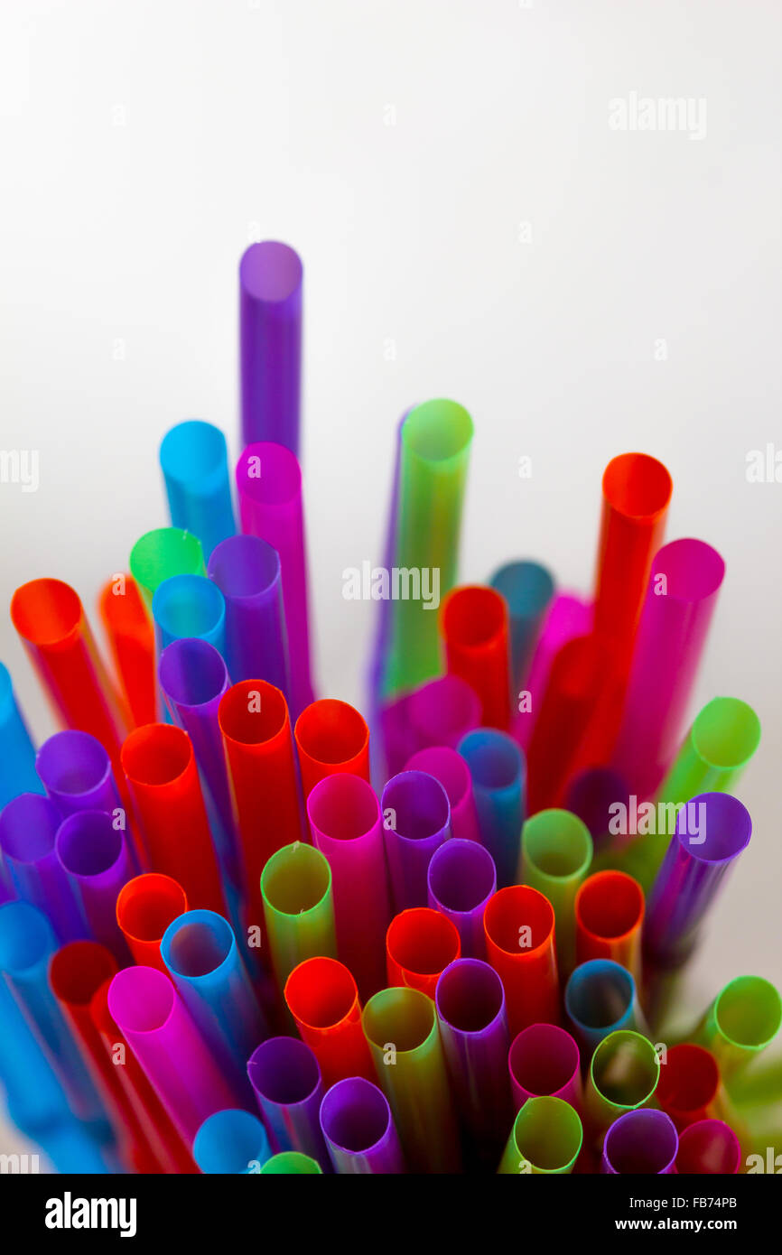 Background of coloured drinking straws Stock Photo - Alamy