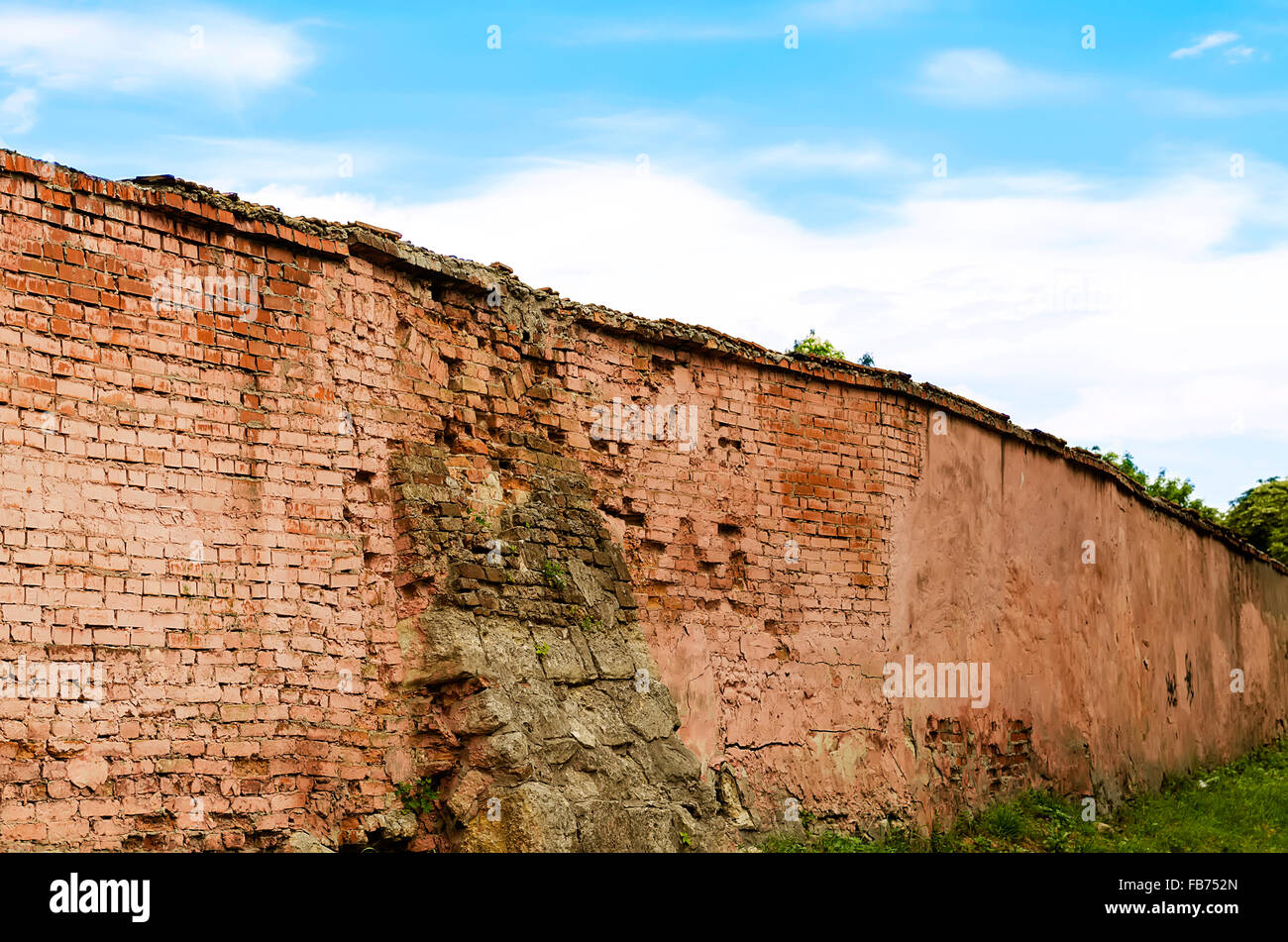 Light brown horizontal fence hi-res stock photography and images - Alamy
