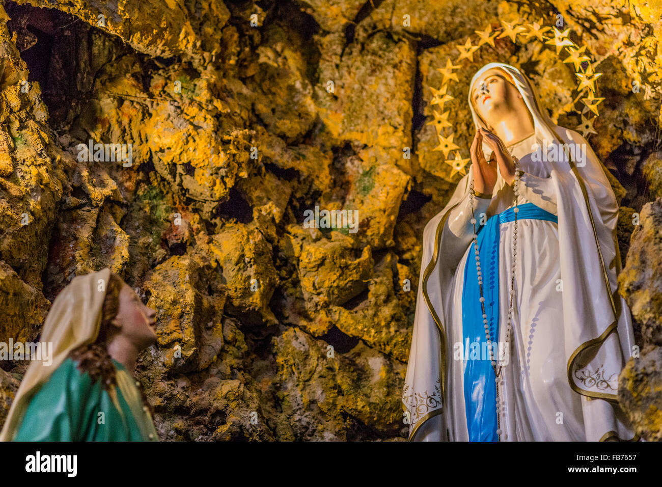 Virgin mary in grotto lourdes hi-res stock photography and images - Alamy